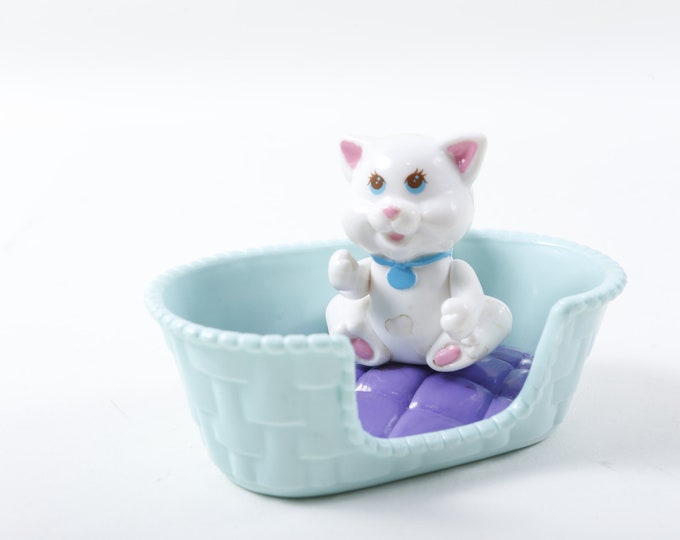 Itsy Bitsy Pals Nice Tiny White Cat Kitten Blue Basket Little Plastic ...