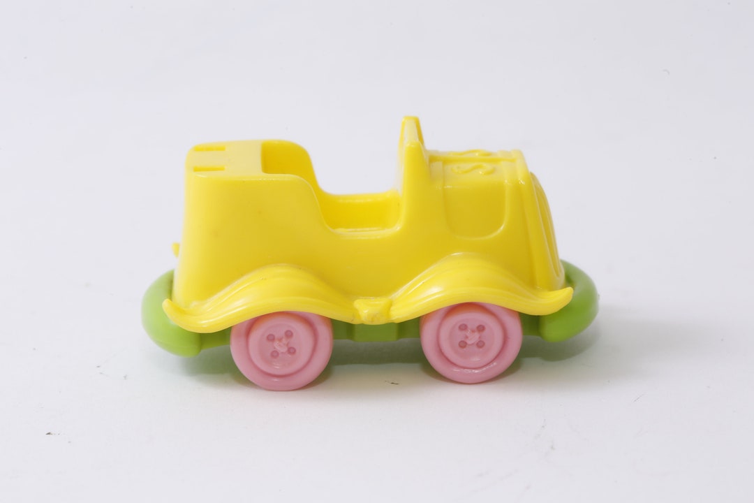 Strawberry Shortcake, Deluxe Miniature Yellow Toy Car, Pink Wheels, 2.5 ...