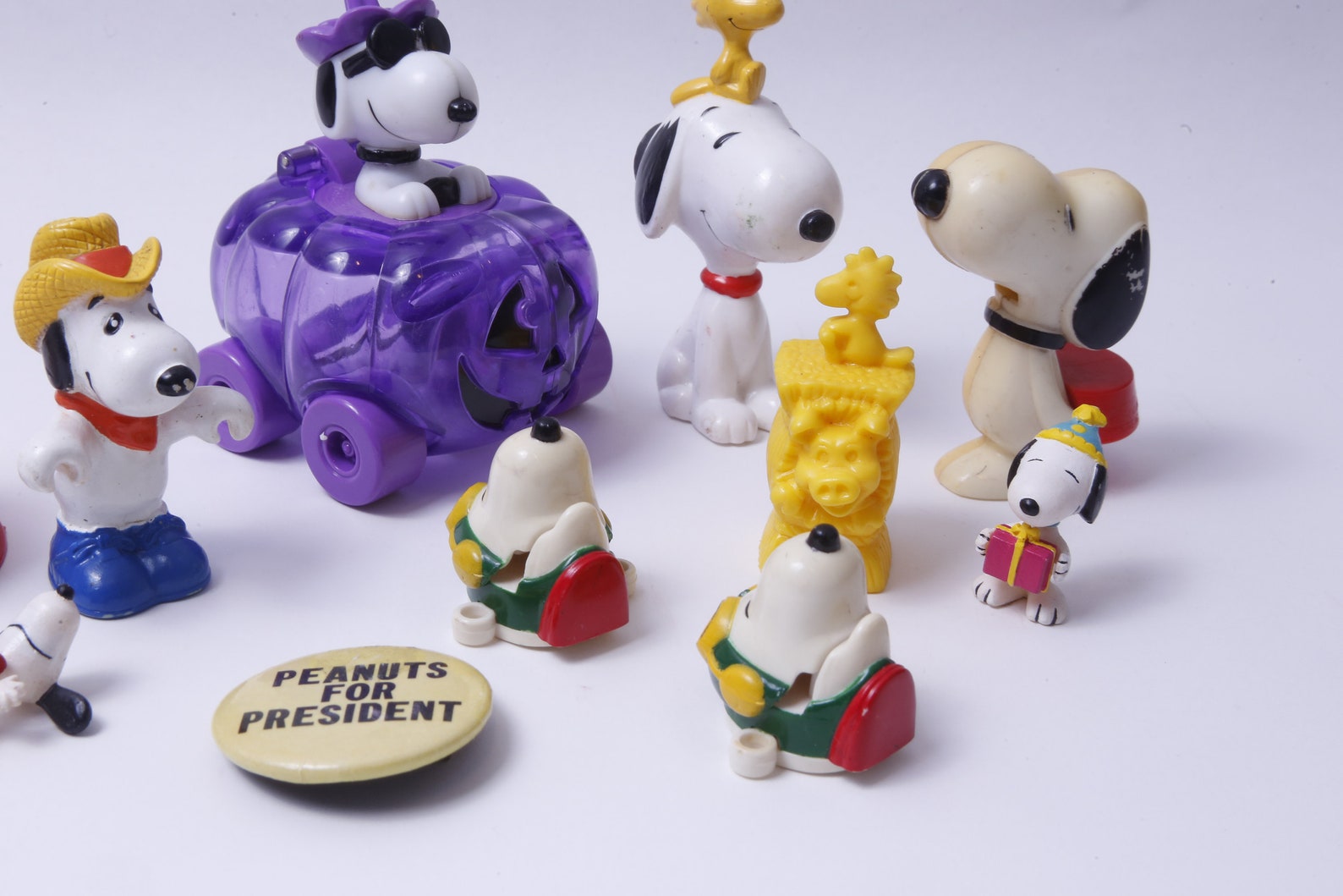 Peanuts Characters Snoopy PVC Figures Set Pin Badge | Etsy