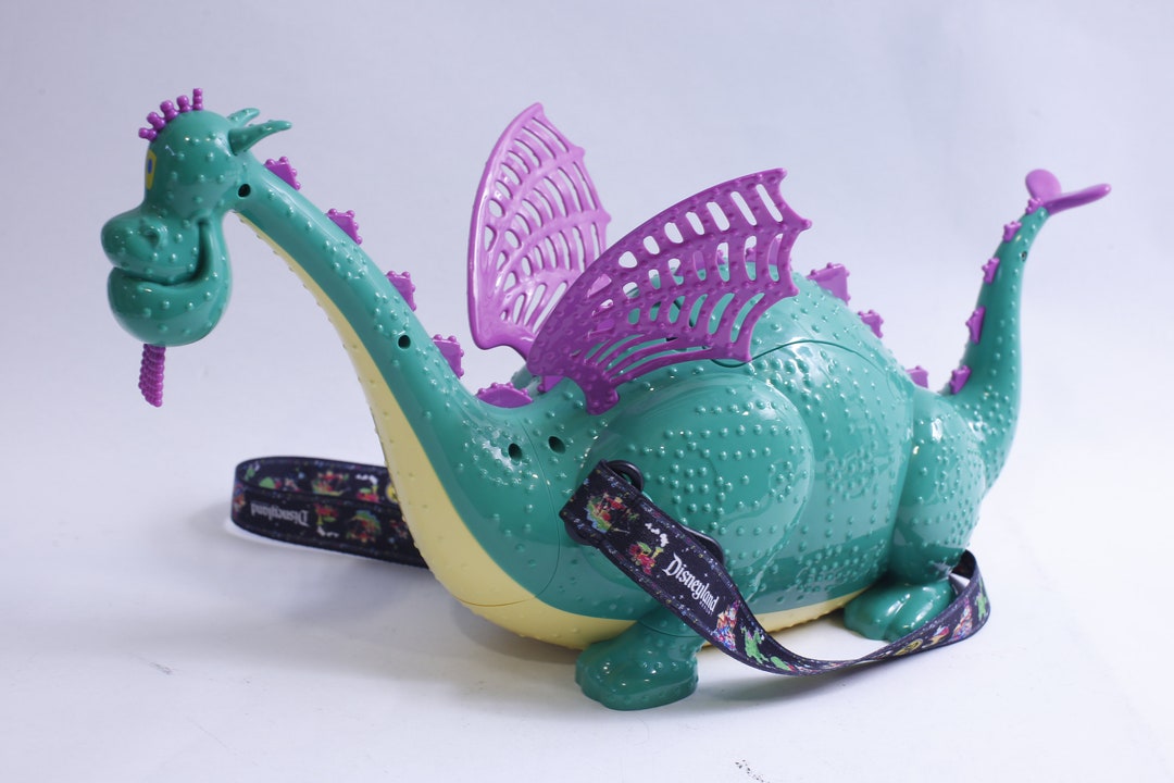 VV Pete's Dragon, Electrical Light Parade, Popcorn, Bucket Purse ...