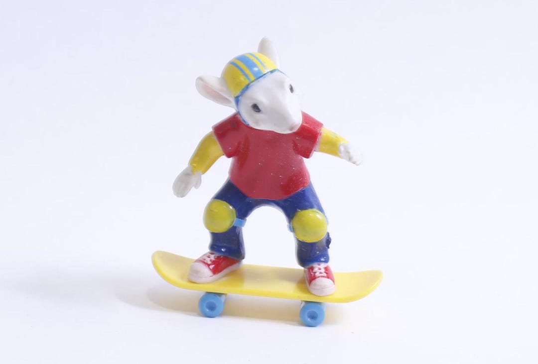 Stuart Little Mouse Riding on a Skateboard, PVC Figure, 3 Inches, Toy ...