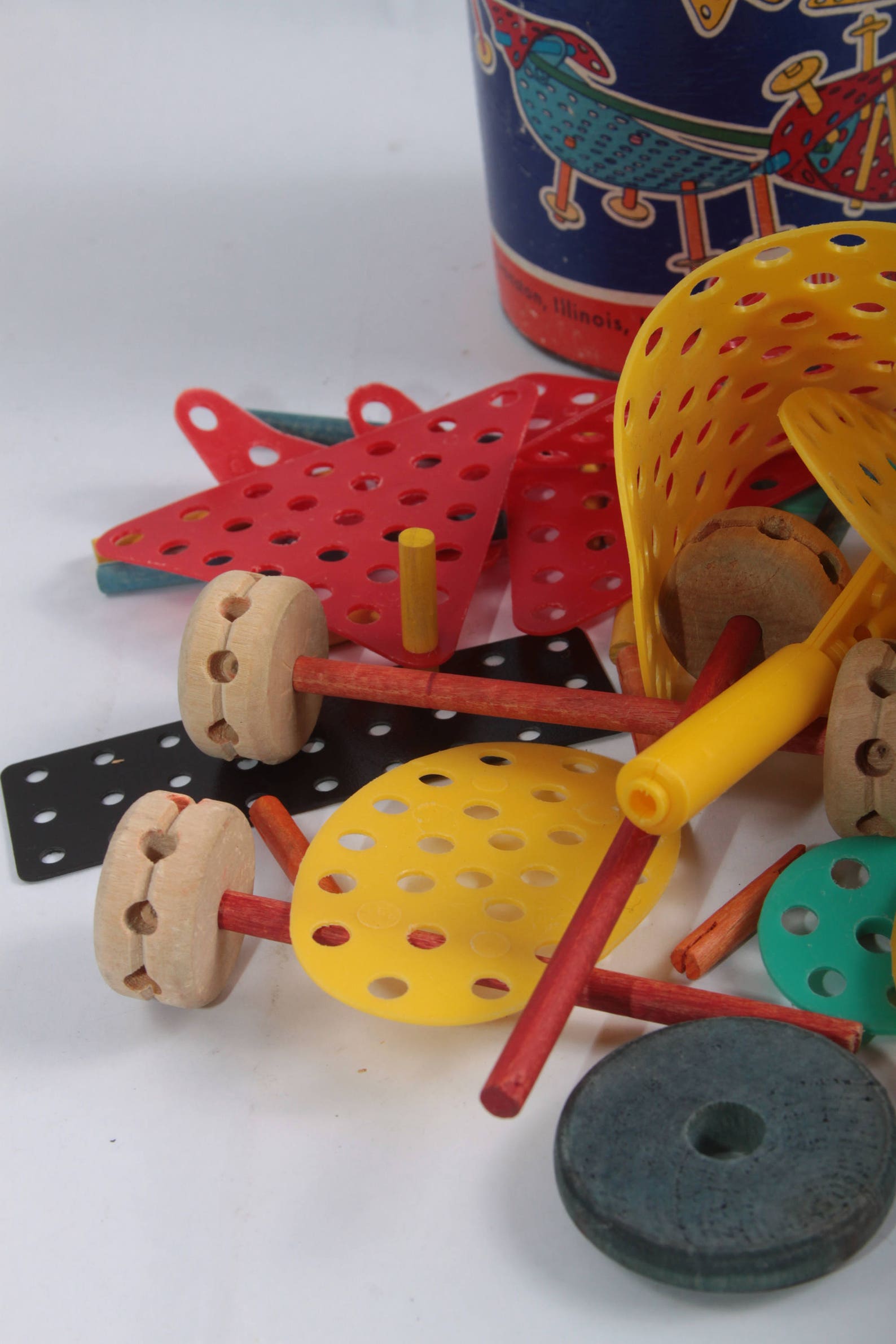 Tinker Zoo Vintage Toy Set Tinkertoy Canister Construction Parts ...