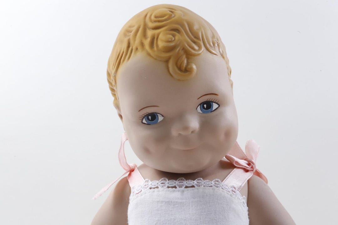 Vintage Daisy Kingdom Daisy Dolly Baby Doll White Clothes Plastic Toy ...