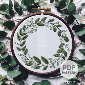 Green Foliage Wreath Hand Embroidery Pattern, Wreath Design, Wreath ...