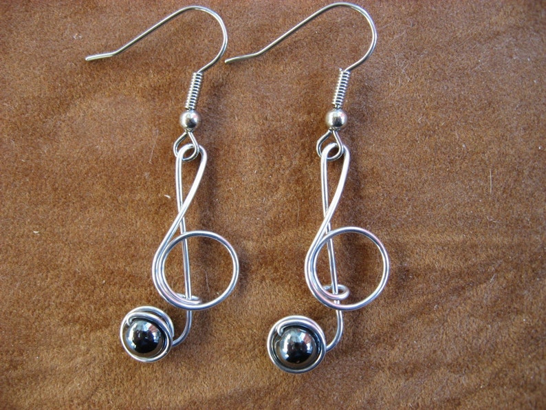MUSIC NOTE Earrings Treble Clef Hematite Wirework - Etsy