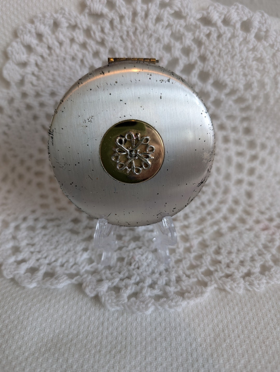 Vintage Avon Compact. 1970s. This Gold/silver Toned Compact is in ...