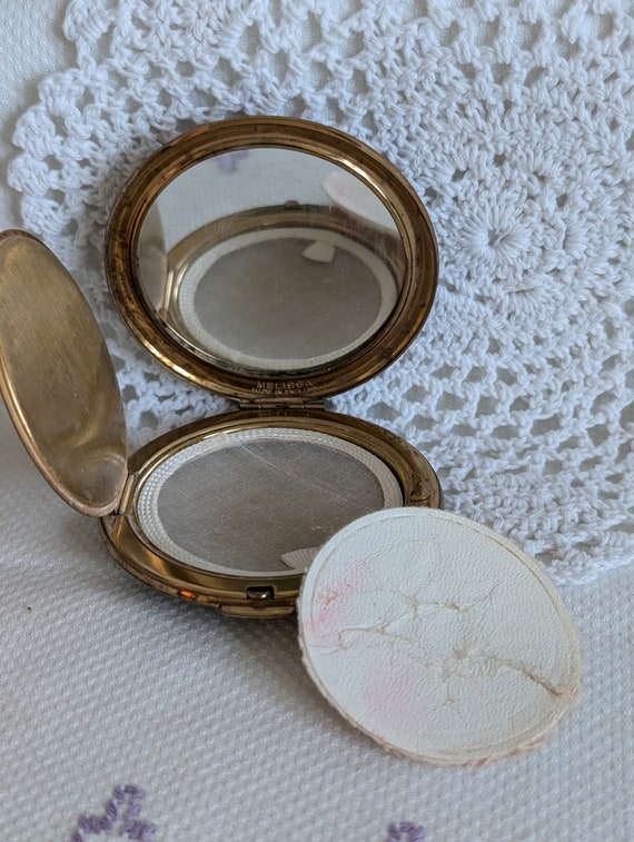 Vintage brass Melissa compact. 1950s Made in Englan… - Gem
