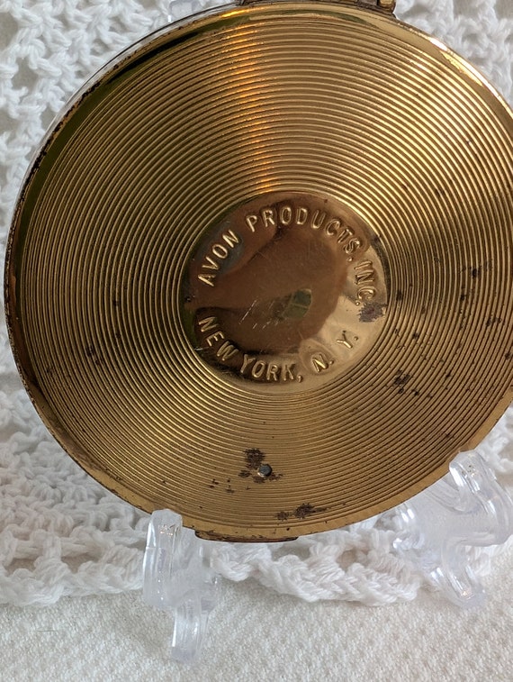 Vintage Avon compact. 1970s. This gold/silver toned … - Gem