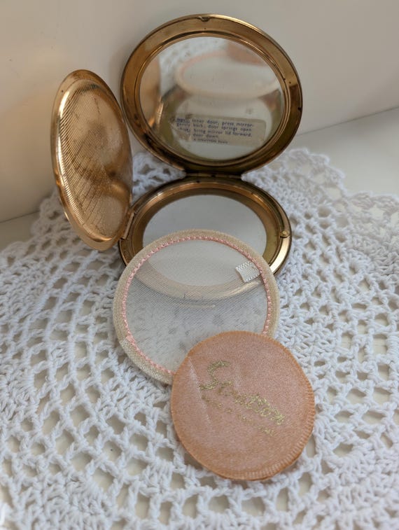Vintage Stratton Poppy powder compact. Made in Englan… - Gem