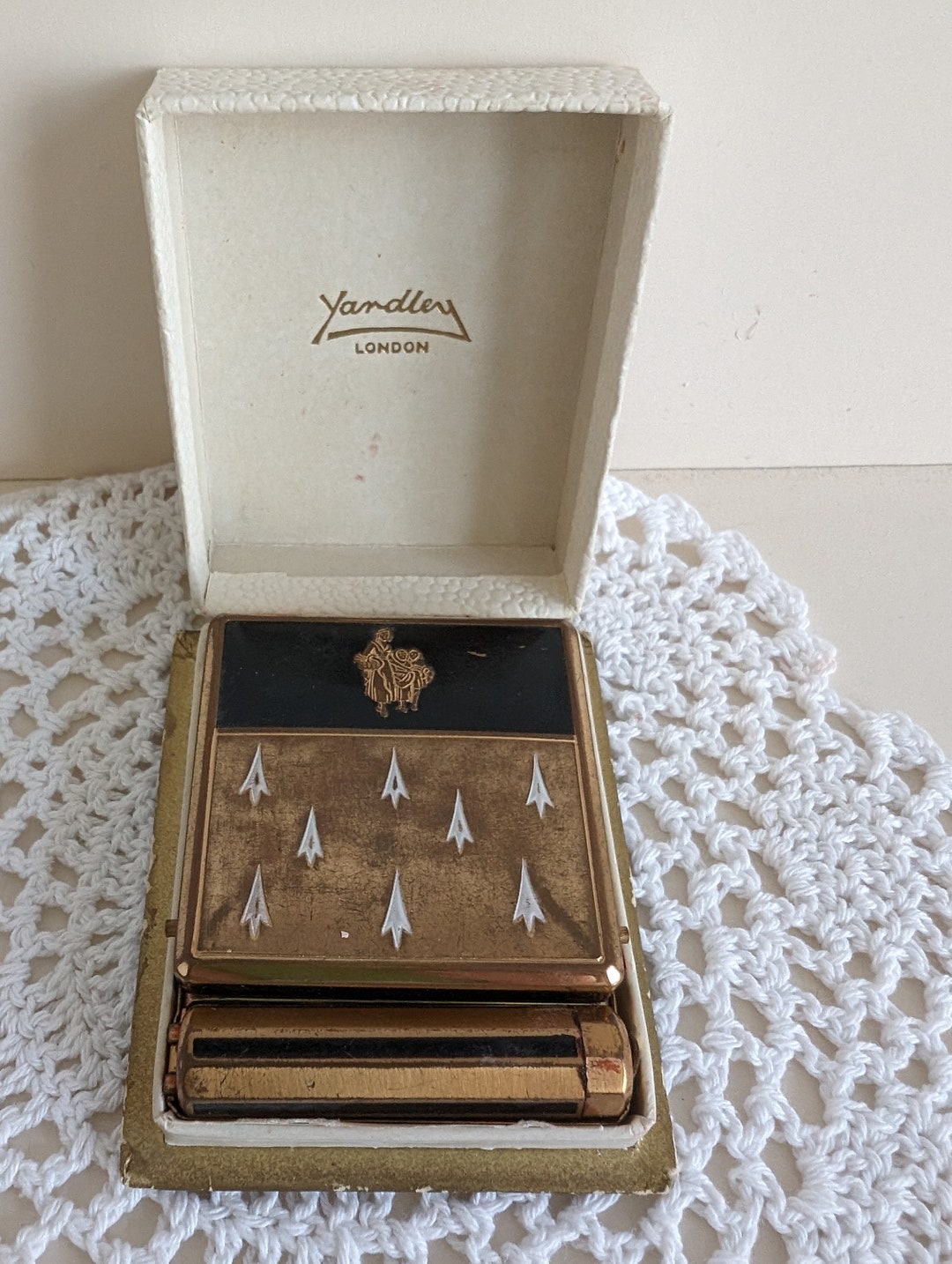 Vintage 1930's Yardley of London Compact. Powder, Rouge and Lipstick ...