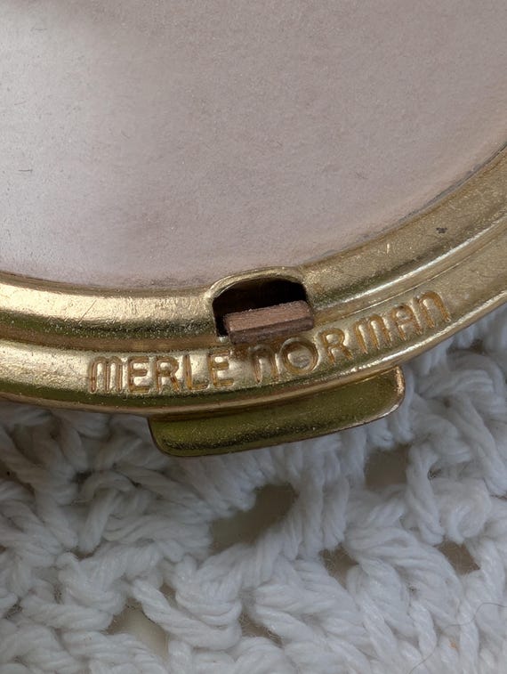 Vintage Merle Norman powder compact. 1950's -1979 - Gem