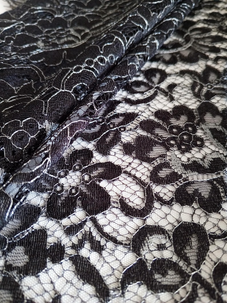 Tela de encaje Chantilly Leavers vintage plateada metalizada negra ...