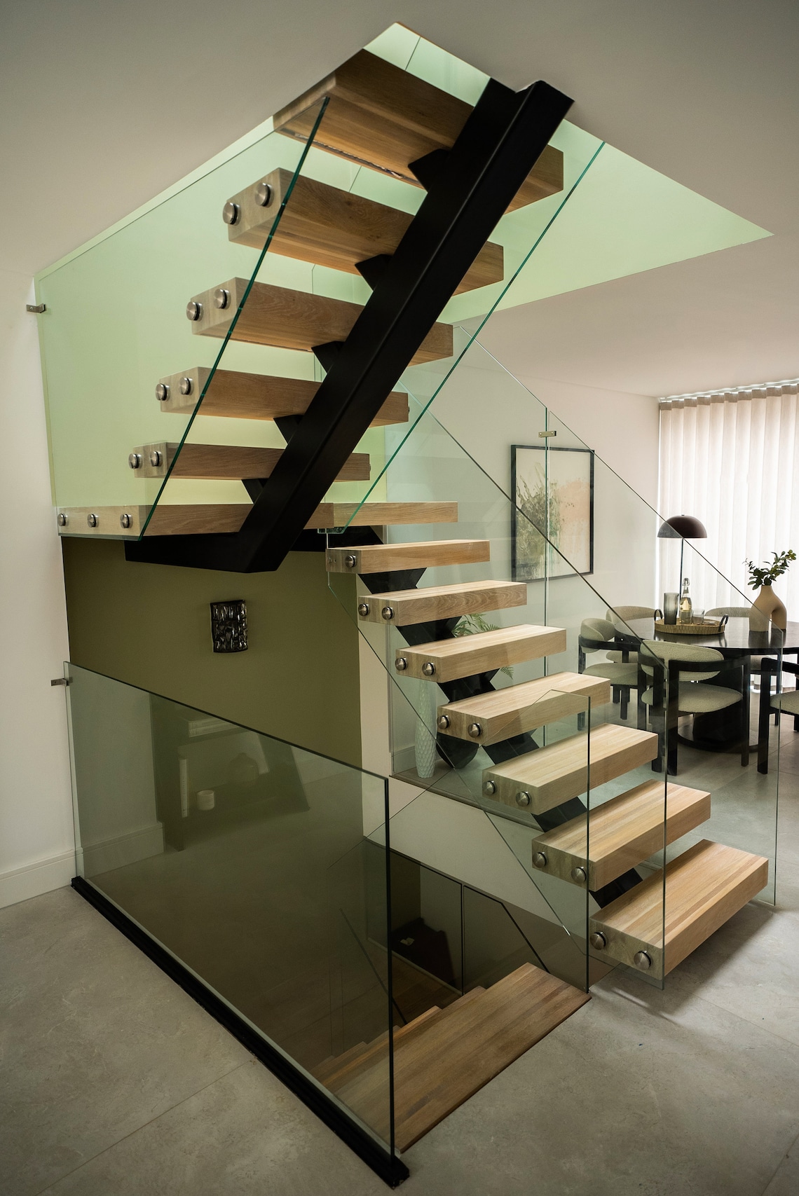 Central Spine Staircase Design / U-shaped Stairs - Modern Stairs ...