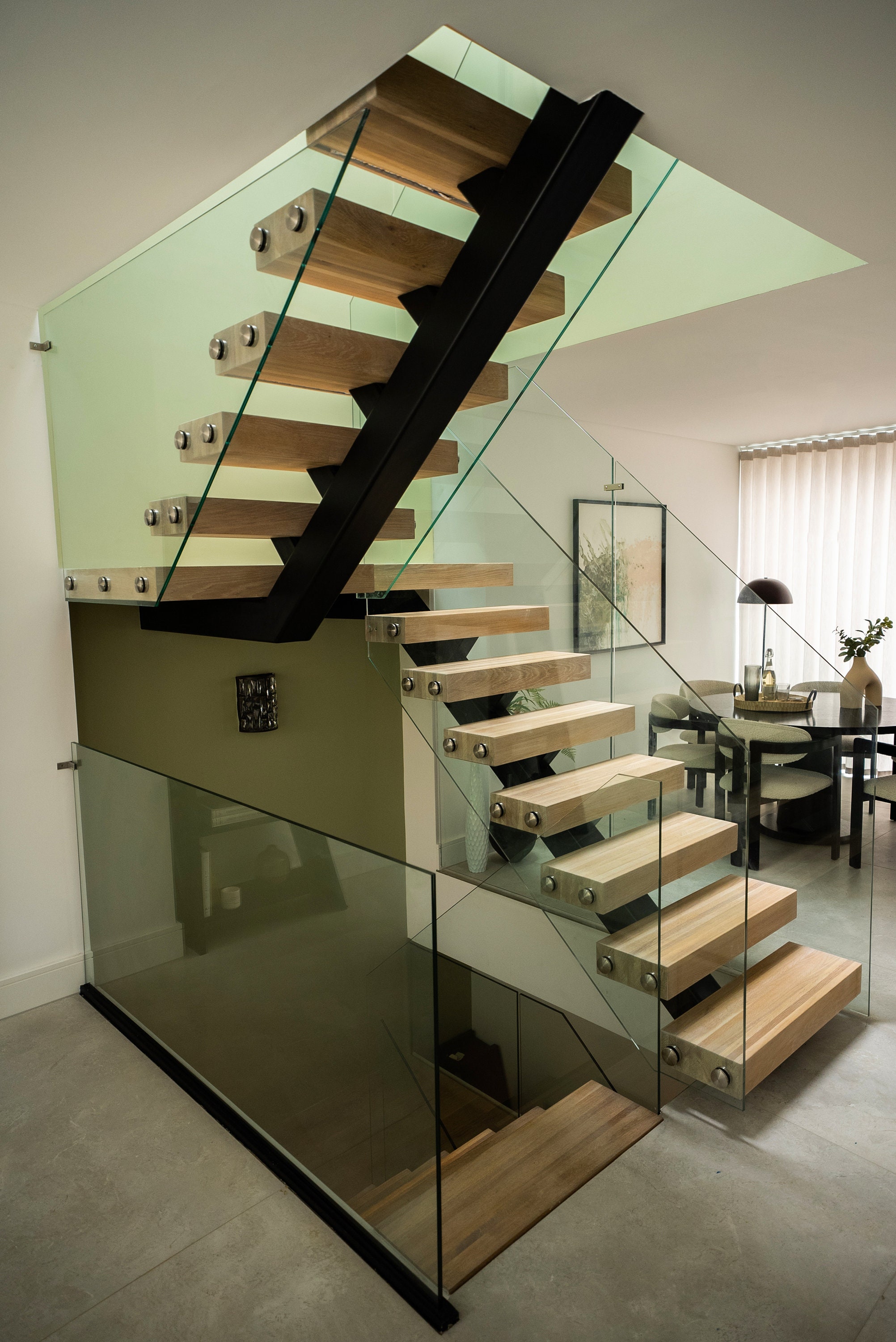 Central Spine Staircase Design / U-shaped Stairs - Modern Stairs ...