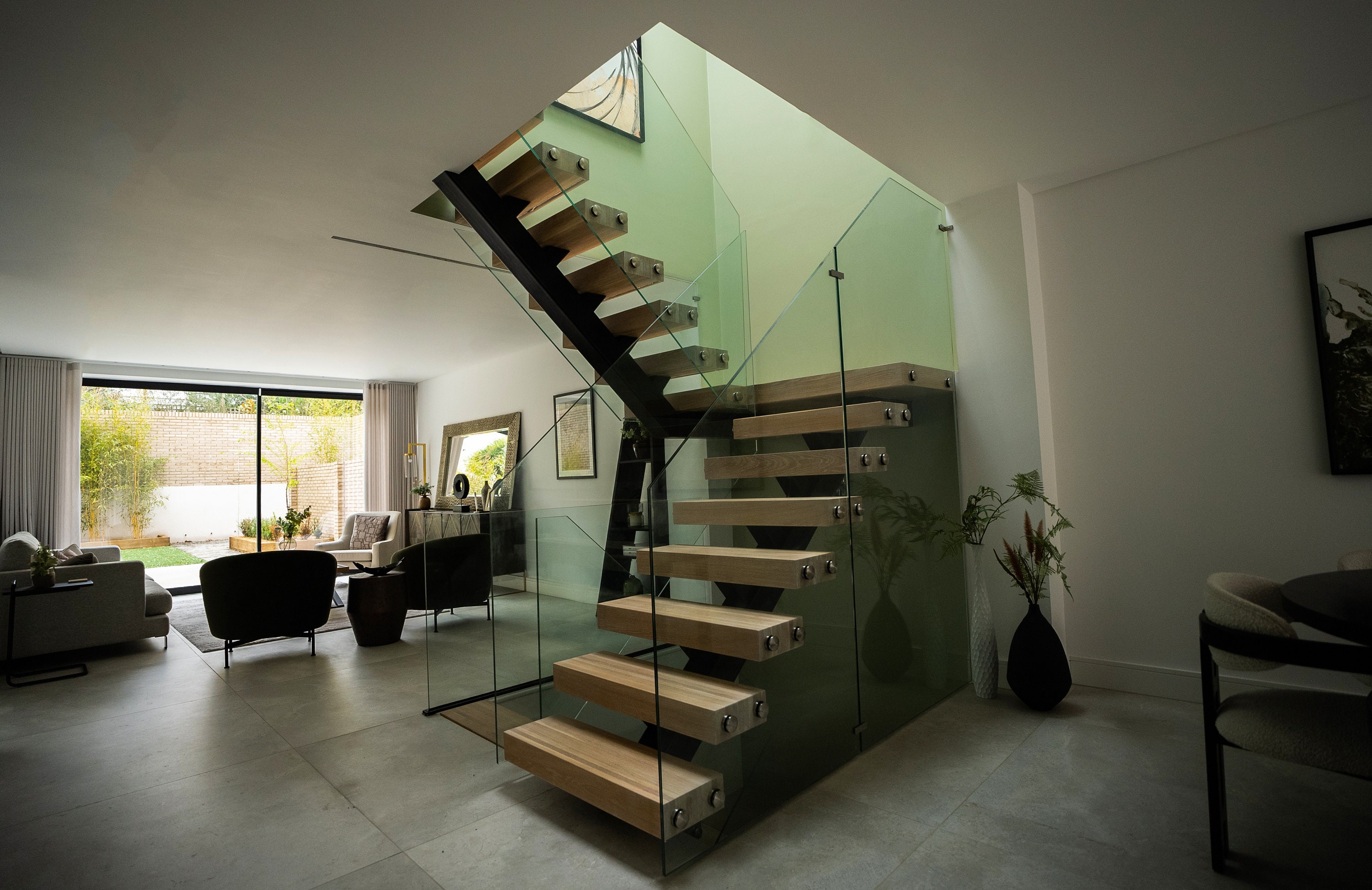 Central Spine Staircase Design / U-shaped Stairs - Modern Stairs ...