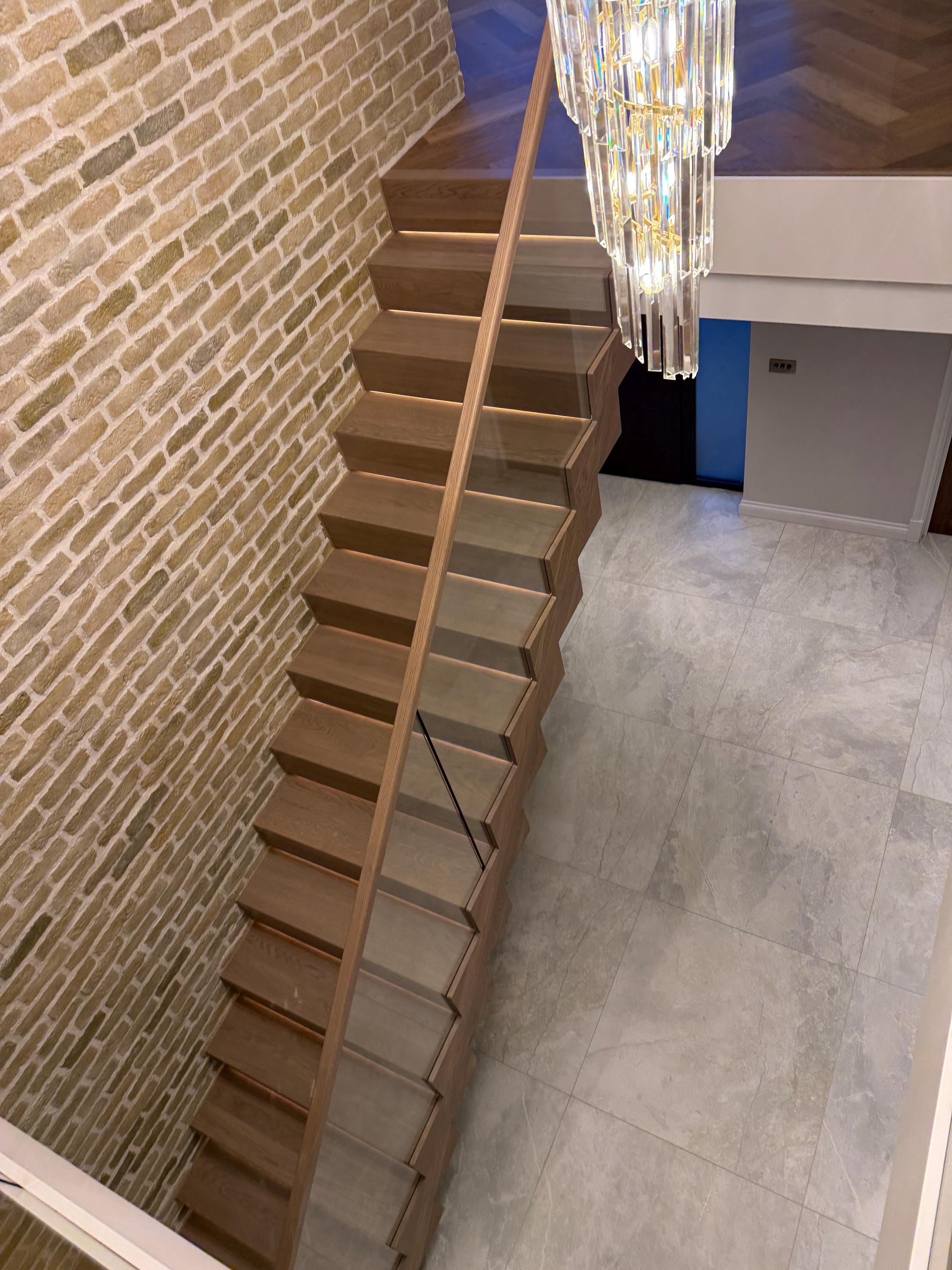 Closed Tread Staircase Design / Modern Staircase - Steel & Oak Stairs ...