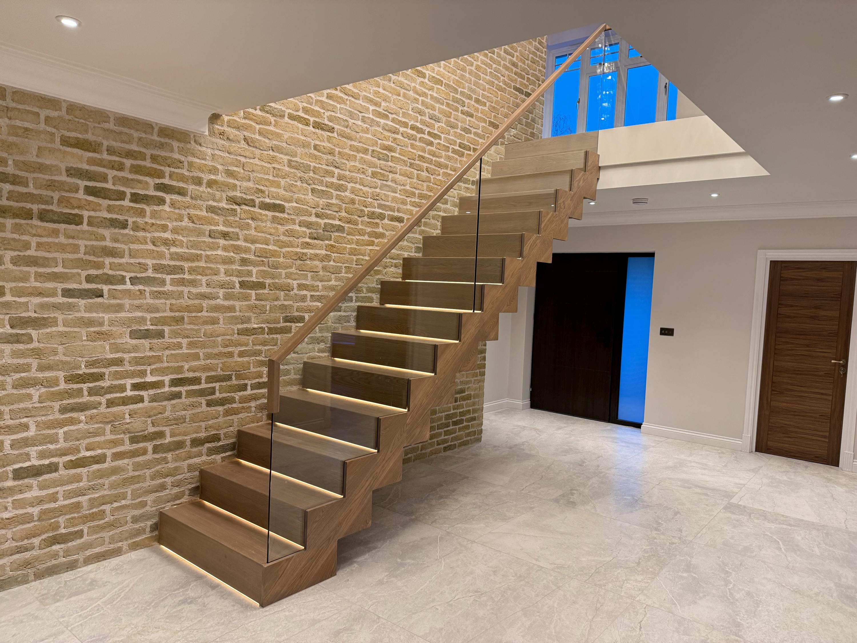 Closed Tread Staircase Design / Modern Staircase - Steel & Oak Stairs ...