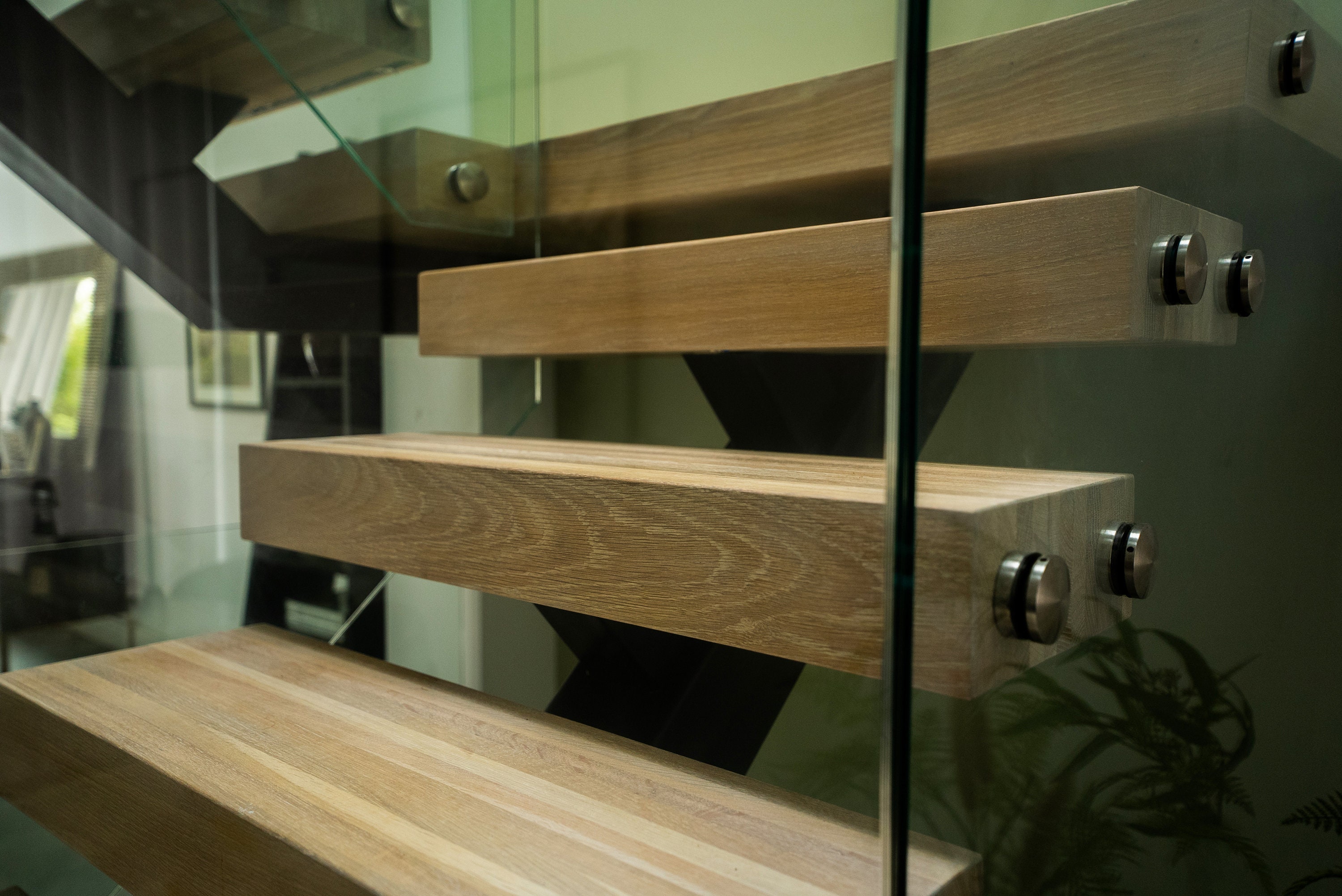 Central Spine Staircase Design / U-shaped Stairs - Modern Stairs ...