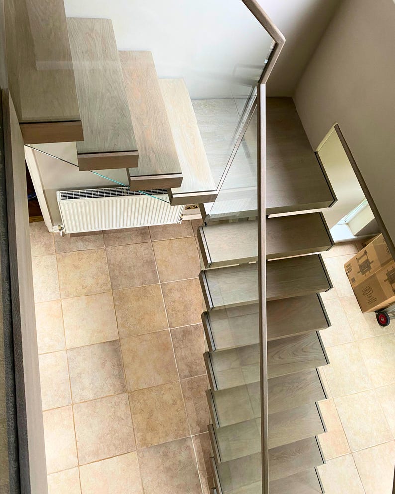 Central Spine Staircase Design / L-shaped Stairs - Modern Stairs ...