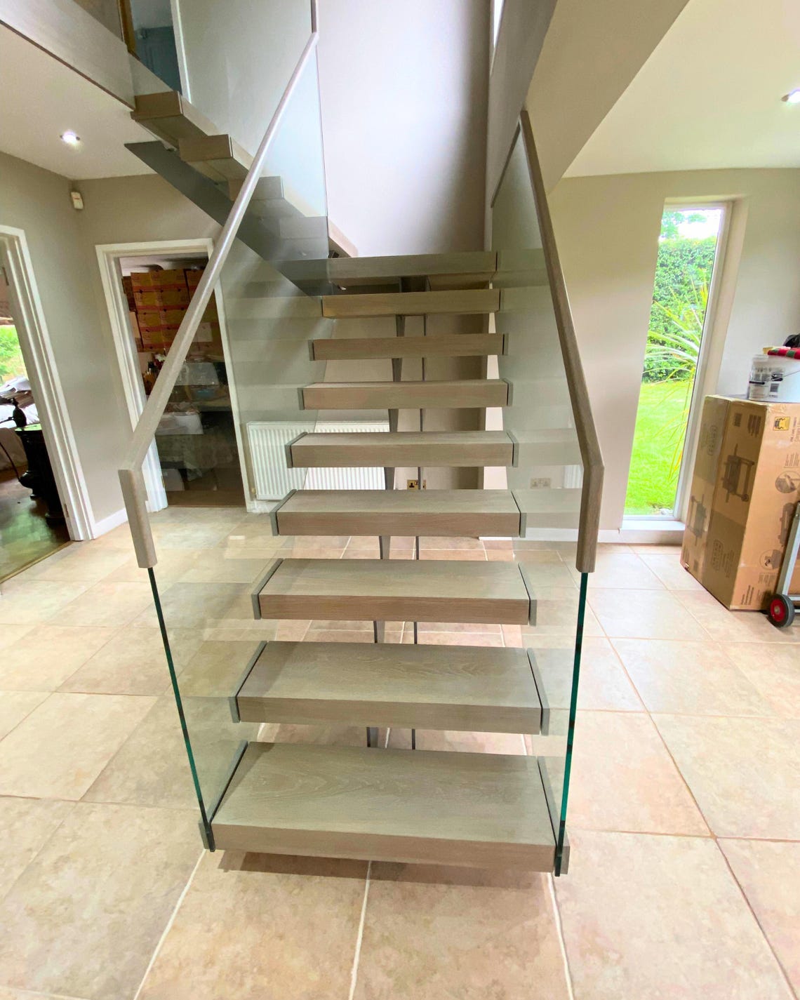 Central Spine Staircase Design / L-shaped Stairs - Modern Stairs ...