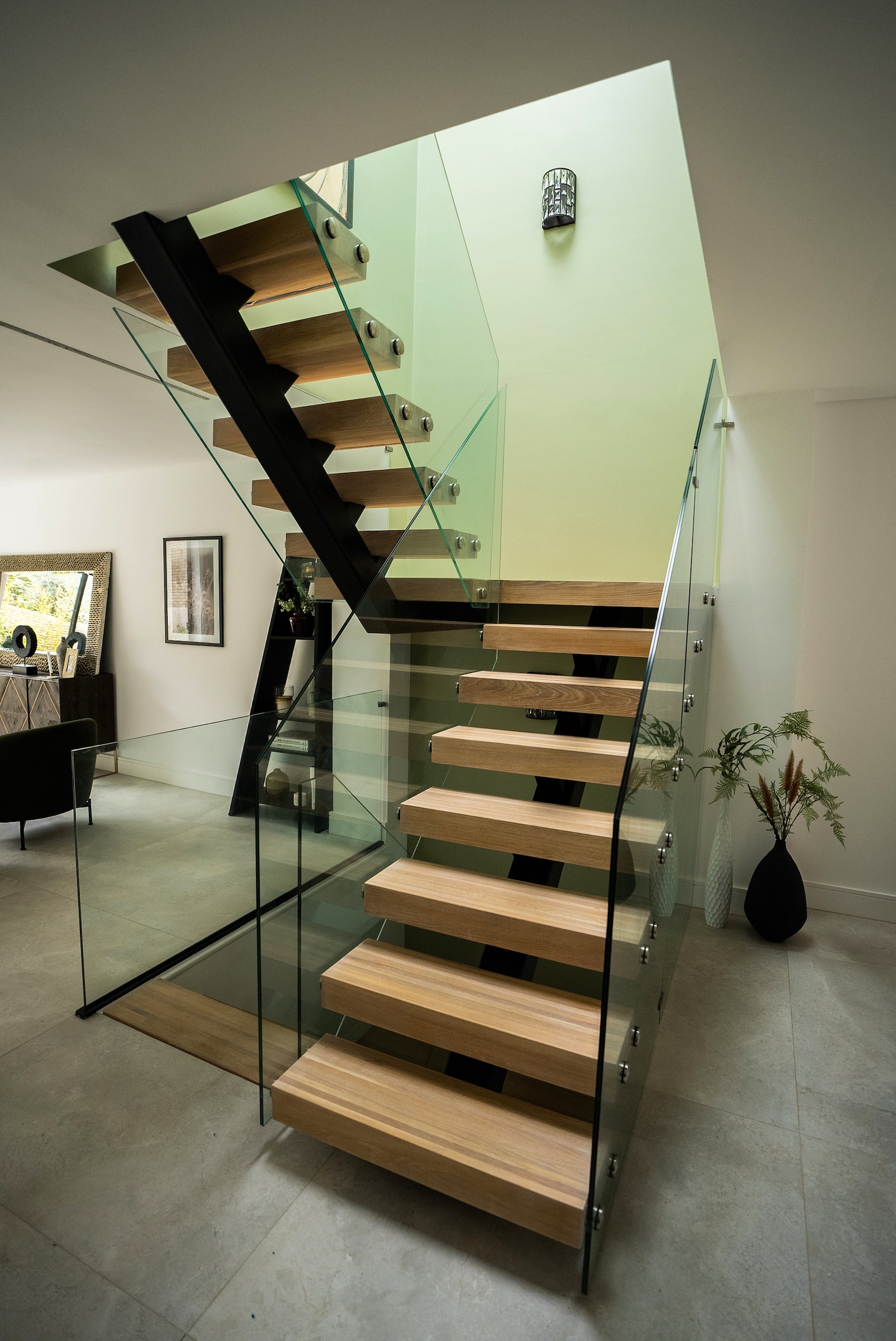 Central Spine Staircase Design / U-shaped Stairs - Modern Stairs ...