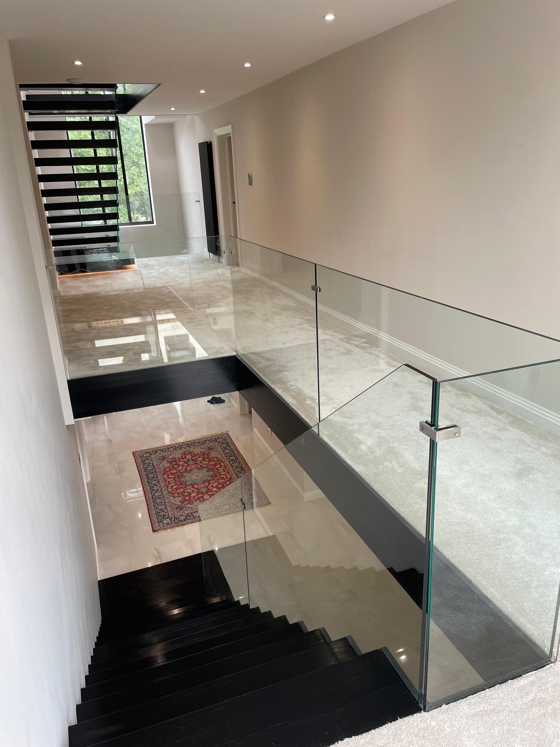 Floating / Cantilever Stairs, Oak Treads & Glass Balustrade, Led Lights ...
