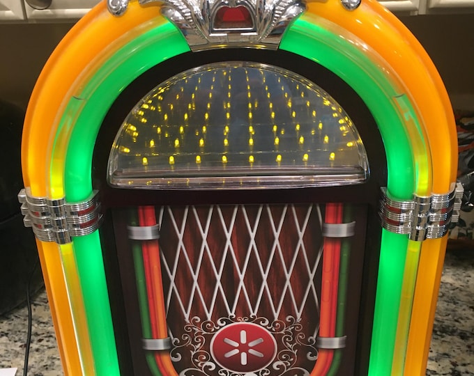 Retro Wurlitzer Jukebox I-phone I-pad I-pod Speaker Dock Lights up and ...