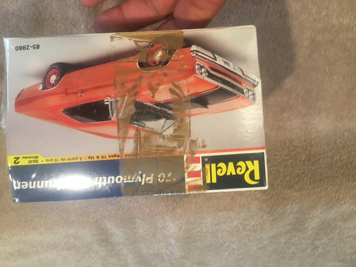Vintage REVELL 70 PLYMOUTH ROADRUNNER Car Model 85-2980 1/25 Scale. 100 ...