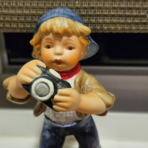Hummel Goebel Today's Children 6 Boy Camera Photograph Shutterbug 10-706-17 PERFECT Photographer ...