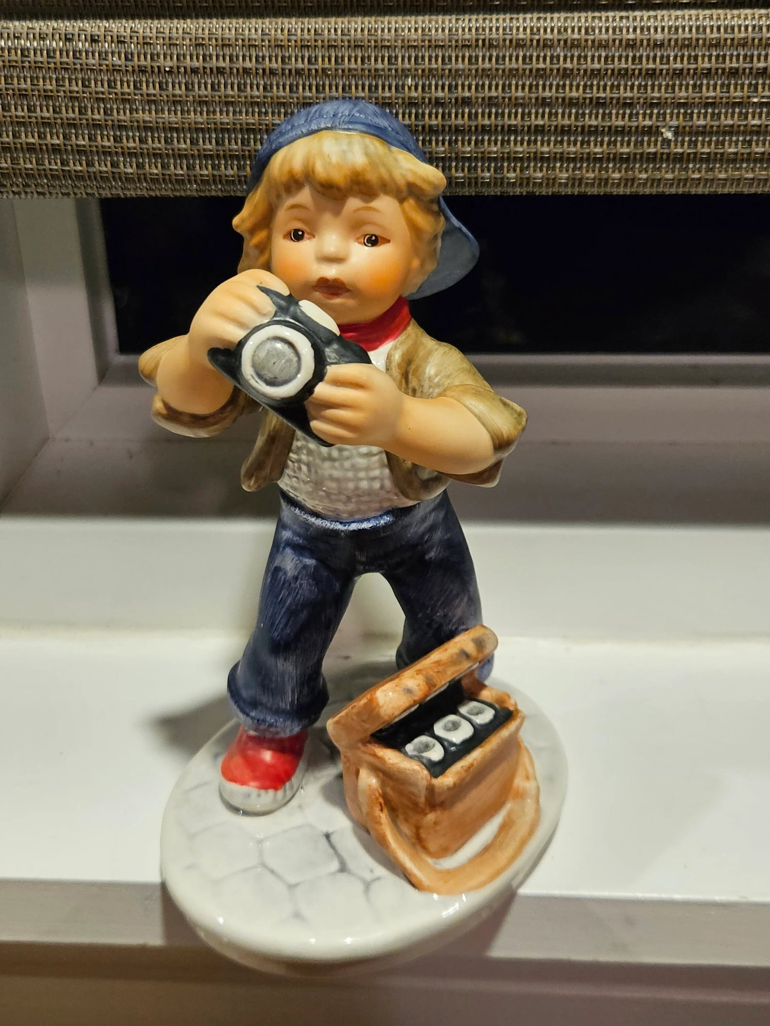 Hummel Goebel Today's Children 6 Boy Camera Photograph Shutterbug 10 ...