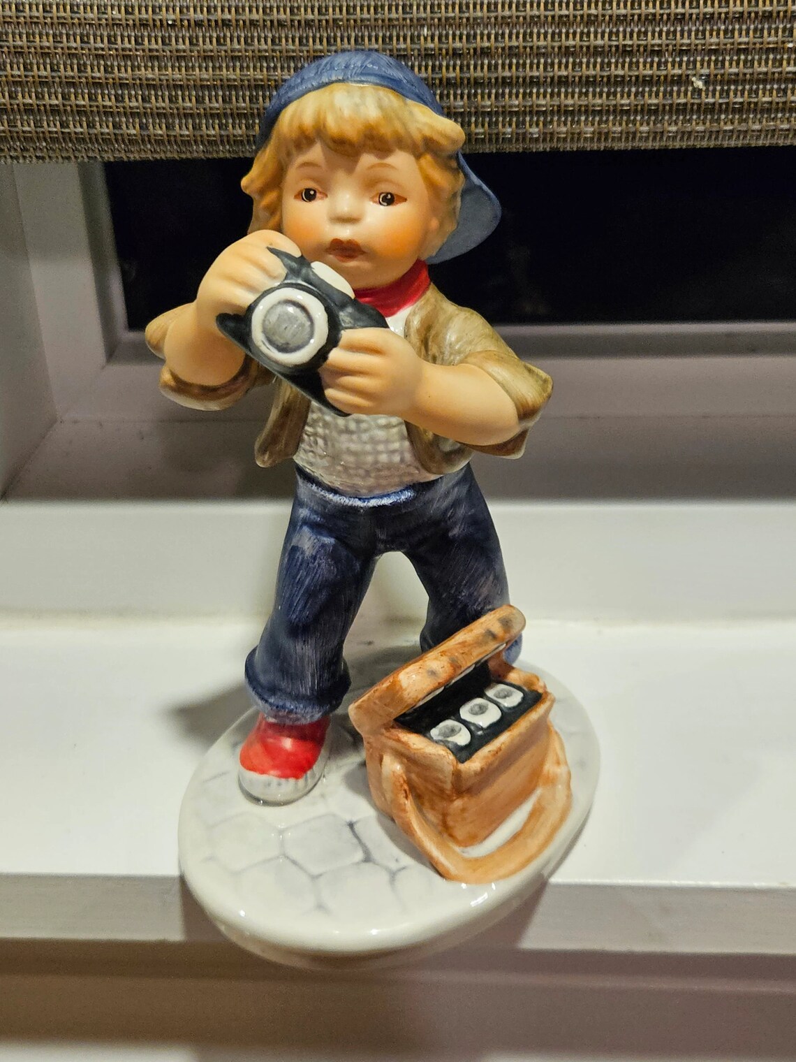 Hummel Goebel Today's Children 6 Boy Camera Photograph Shutterbug 10-706-17 PERFECT Photographer ...