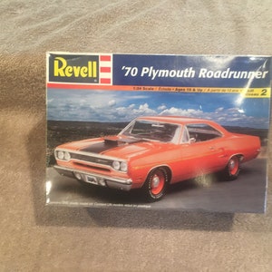 Vintage REVELL 70 PLYMOUTH ROADRUNNER Car Model 85-2980 1/25 Scale. 100 ...