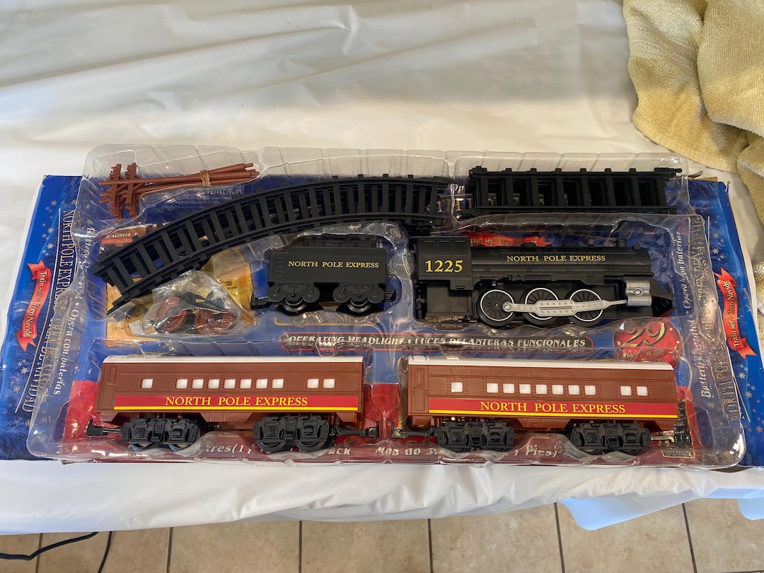 North Pole Express Train Set Battery Operated Holiday Christmas NIB ...