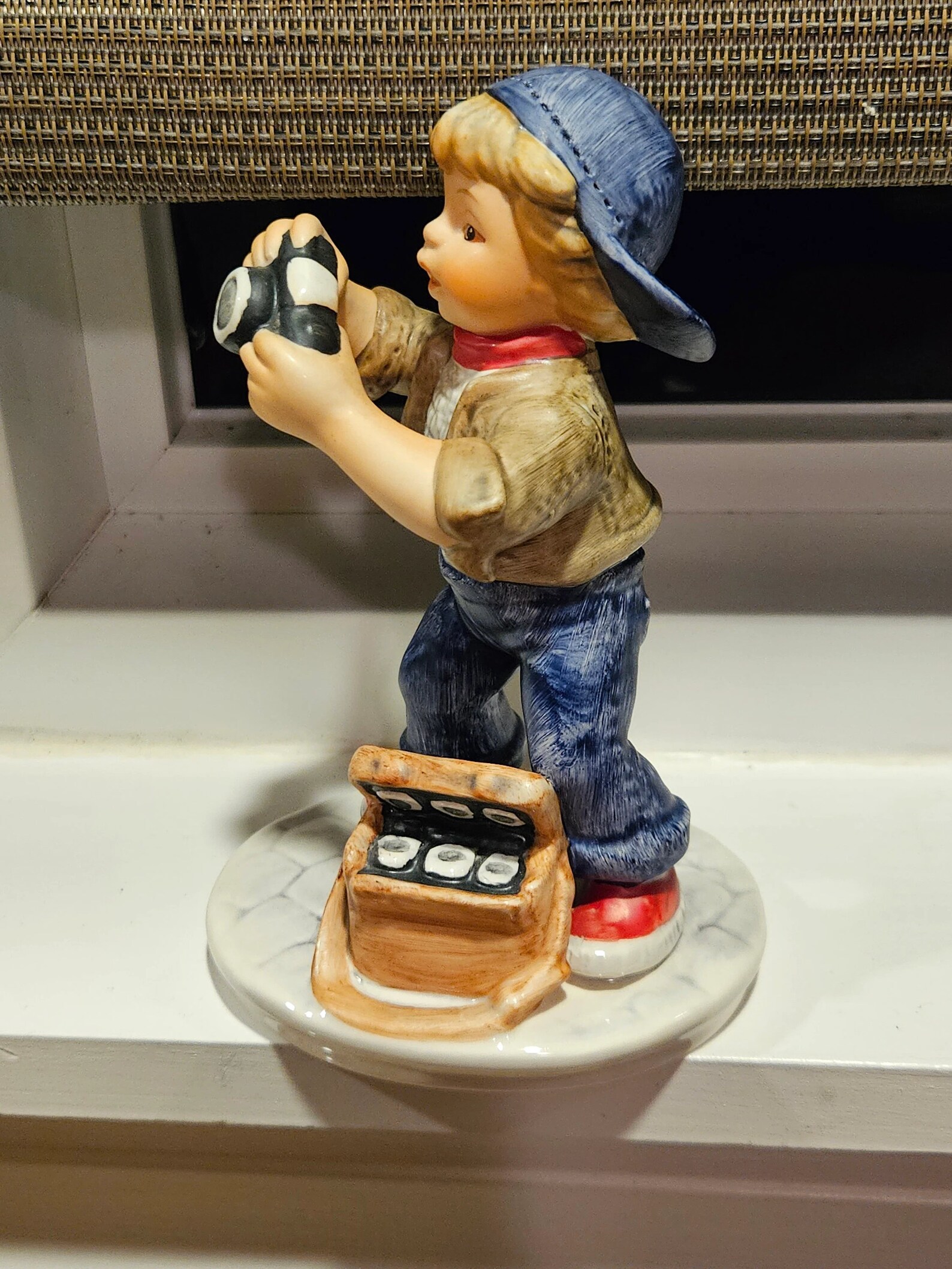 Hummel Goebel Today's Children 6 Boy Camera Photograph Shutterbug 10 ...