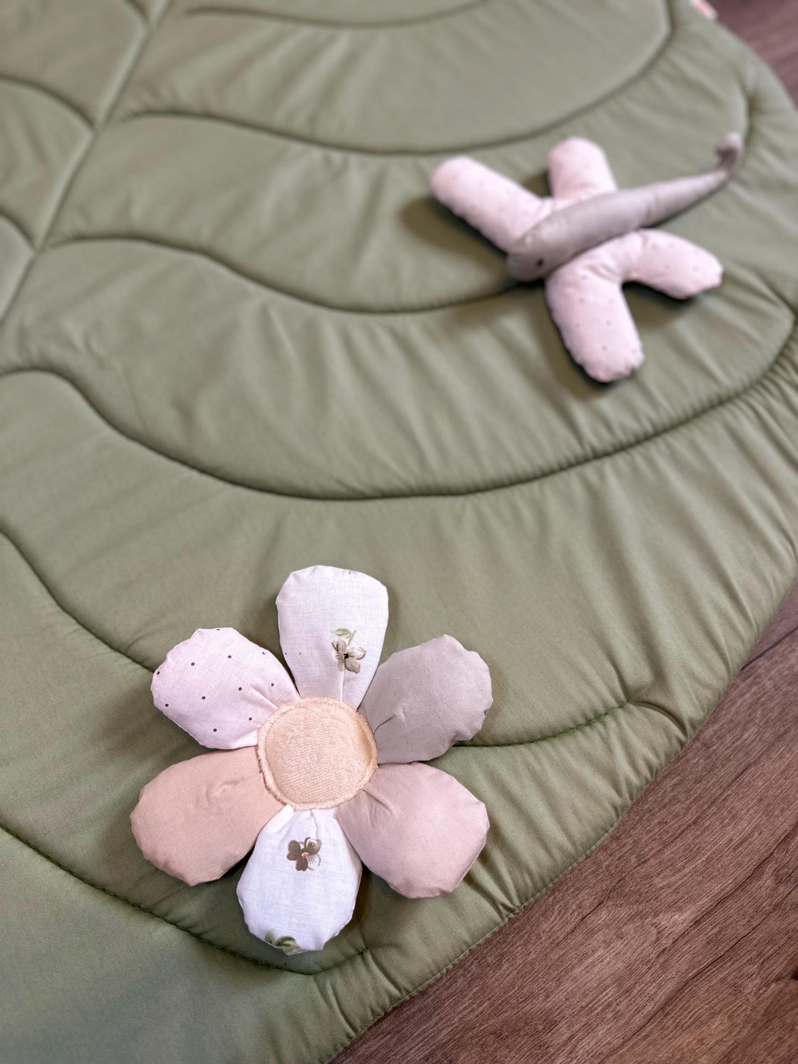 Leaf Baby Play Mat | Tummy Time Mat | Montessori Sensory Toy | Snail ...