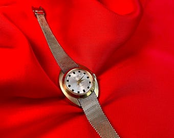 Vintage 90’s GRUEN Gold Tone Ladies Watch, Vintage Ladies Wristband ...