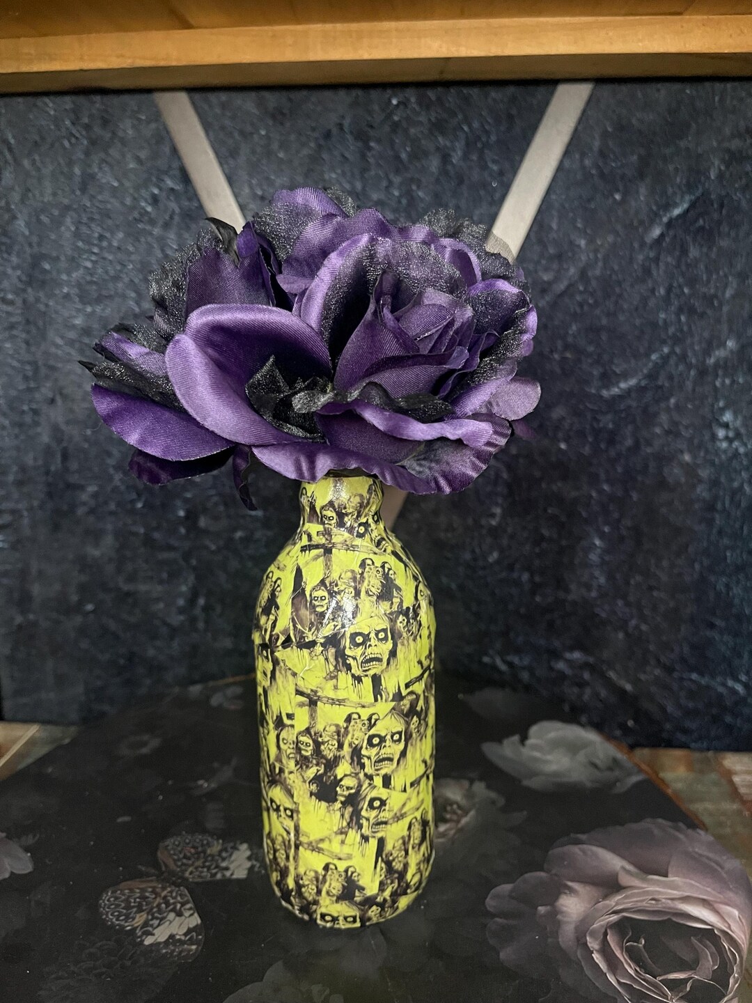 Scary Vintage Horror Images Vintage Zombie Image Vase With Flowers Dark ...
