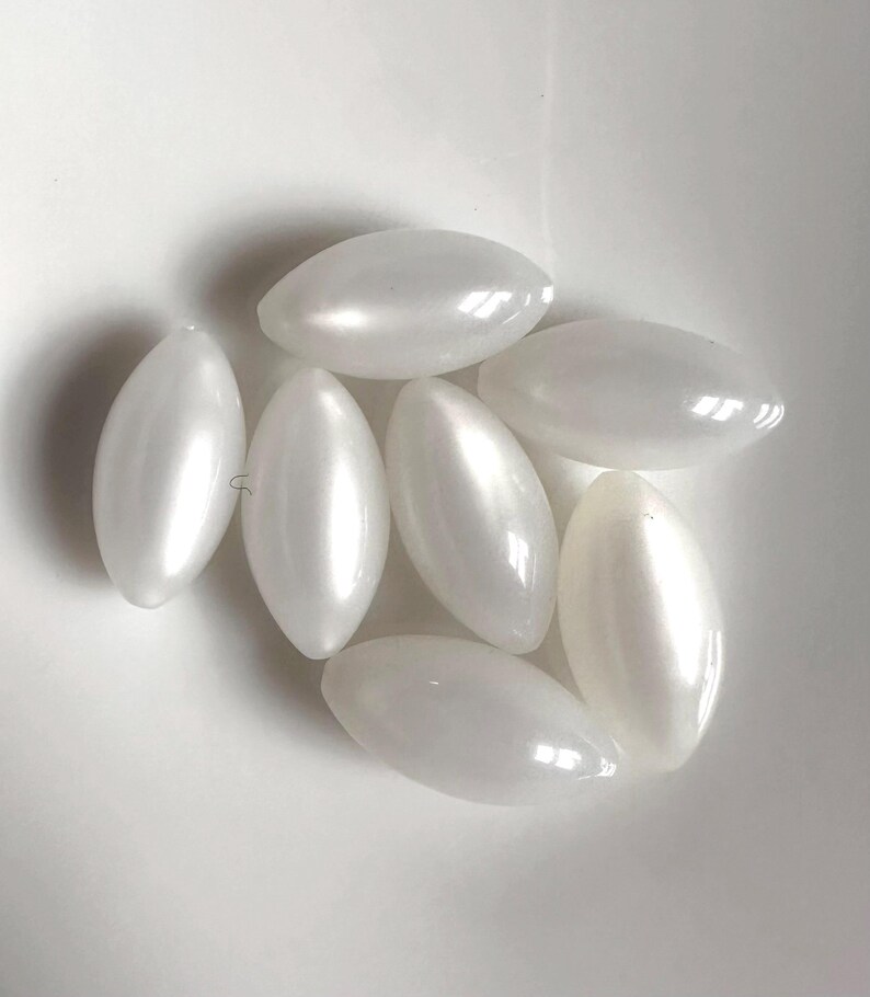 7ct 1960s Vintage White Fairy Bubble Moonglow Lucite Ellipse Oval Beads ...