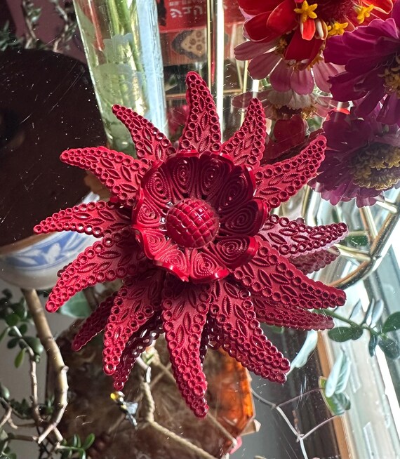 1940’s Scarlet Bloom Intricate Celluloid Filigree Bro… - Gem