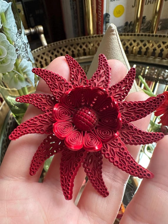 1940’s Scarlet Bloom Intricate Celluloid Filigree Bro… - Gem