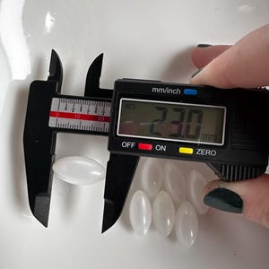 7ct 1960s Vintage White Fairy Bubble Moonglow Lucite Ellipse Oval Beads ...