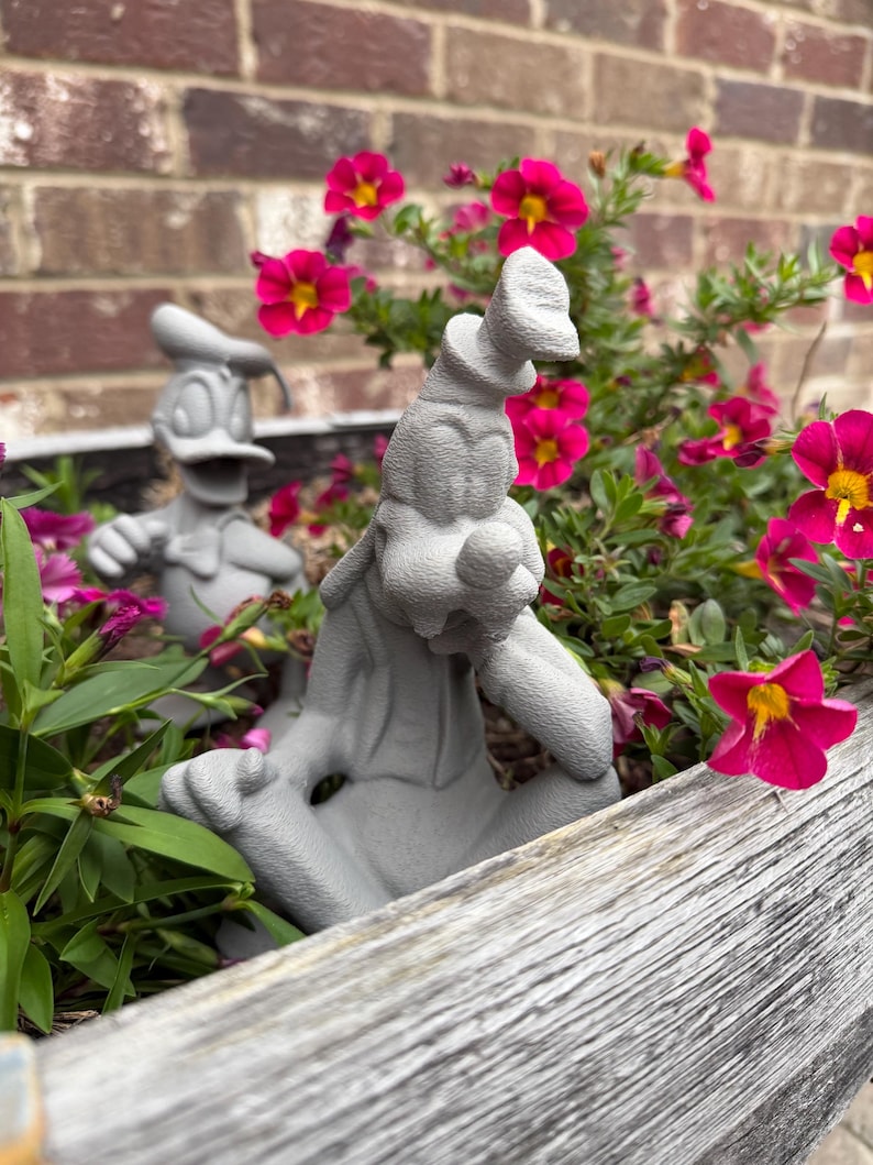 Goofy Garden Statue: Decor Flower Magic Characters Disney Epcot ...