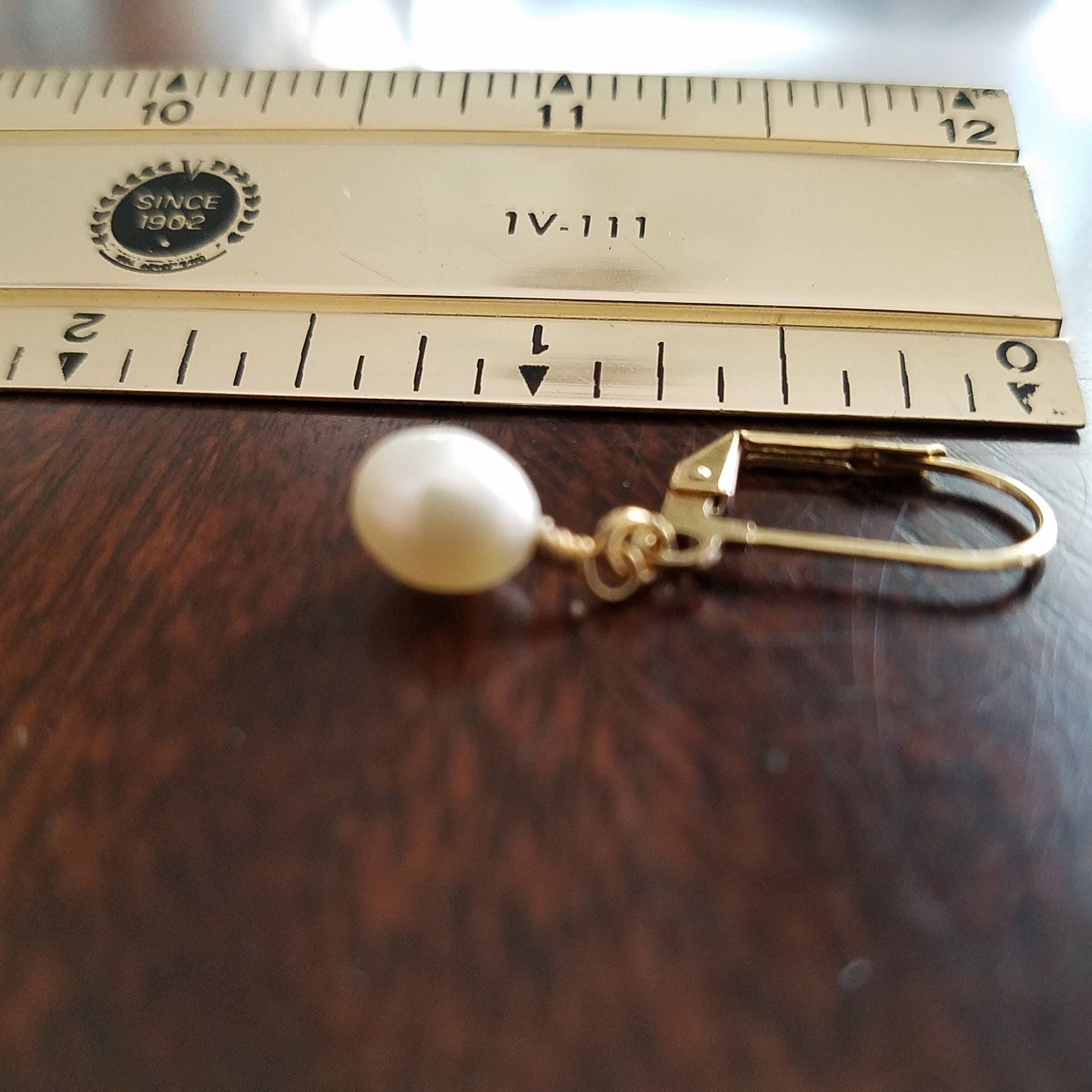 Single Drop Genuine Freshwater Pearl on Gold Plated Leverbacks - Etsy
