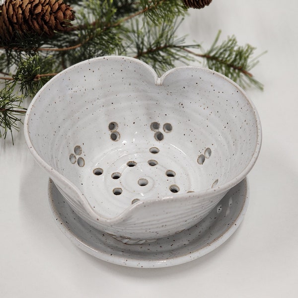 Berry Bowl Colander - Etsy