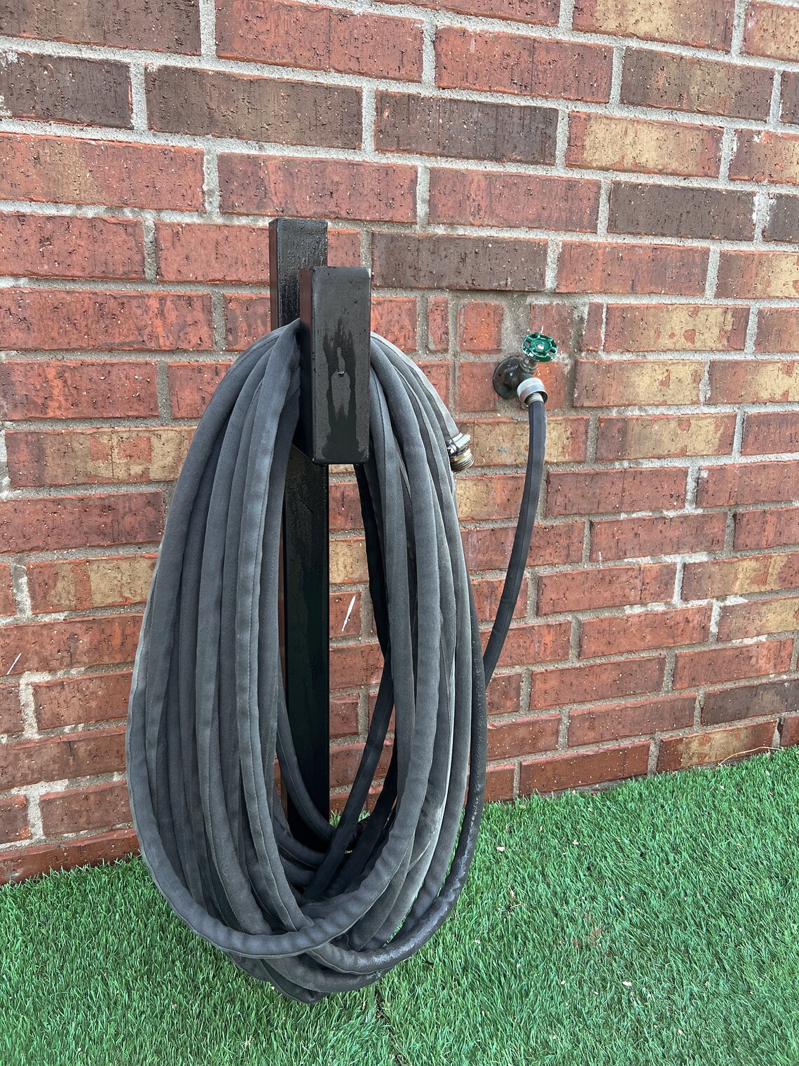 Garden Metal Hose Freestanding Stand ' Modern and Clean Look! up to ...