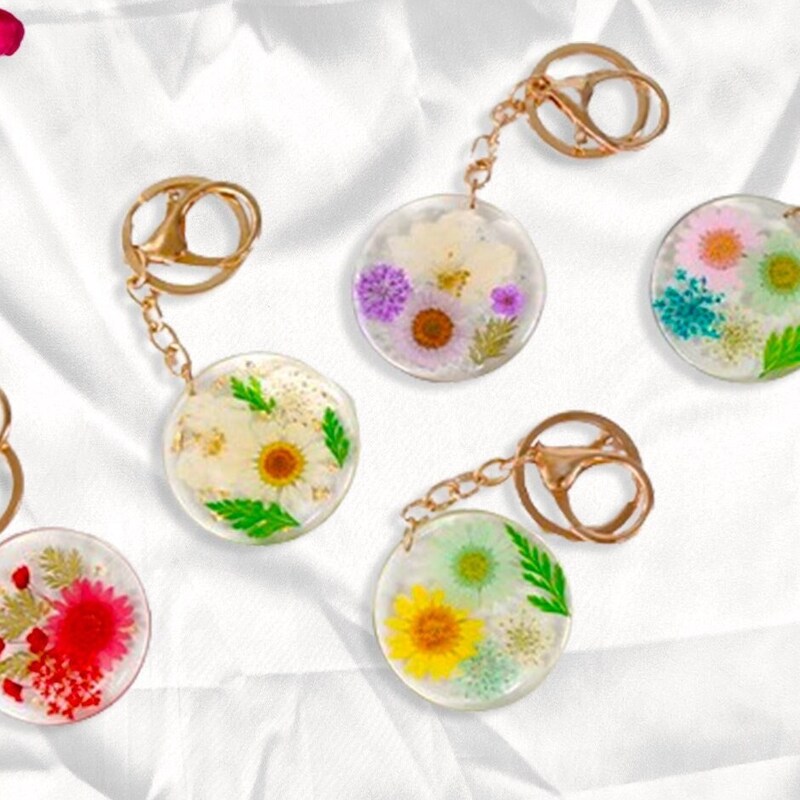 Resin Flower Keychain - Etsy