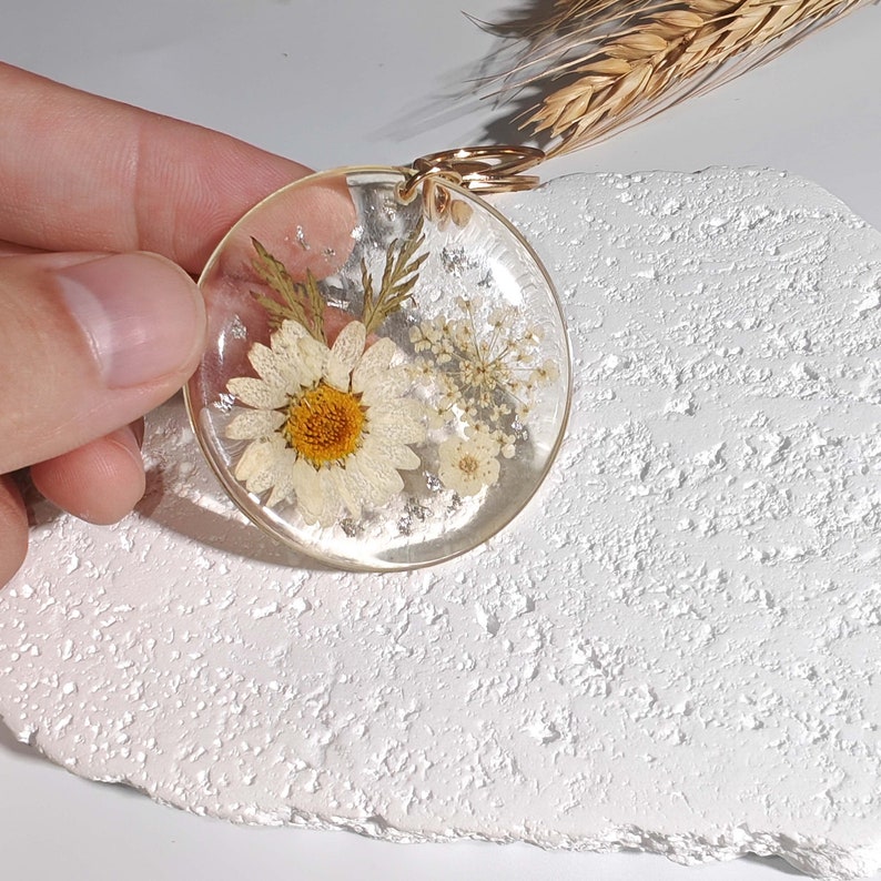 Resin Flower Keychain With Pressed Wildflowers - Etsy