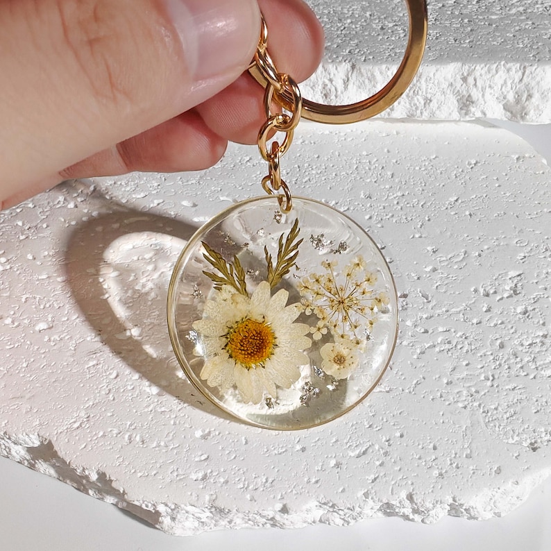 Resin Flower Keychain With Pressed Wildflowers - Etsy