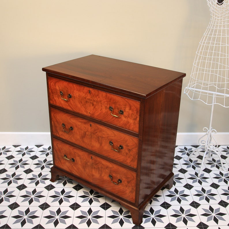 Antique Chest of Draws Georgian Style Mahogany Chest of Three Graduated ...