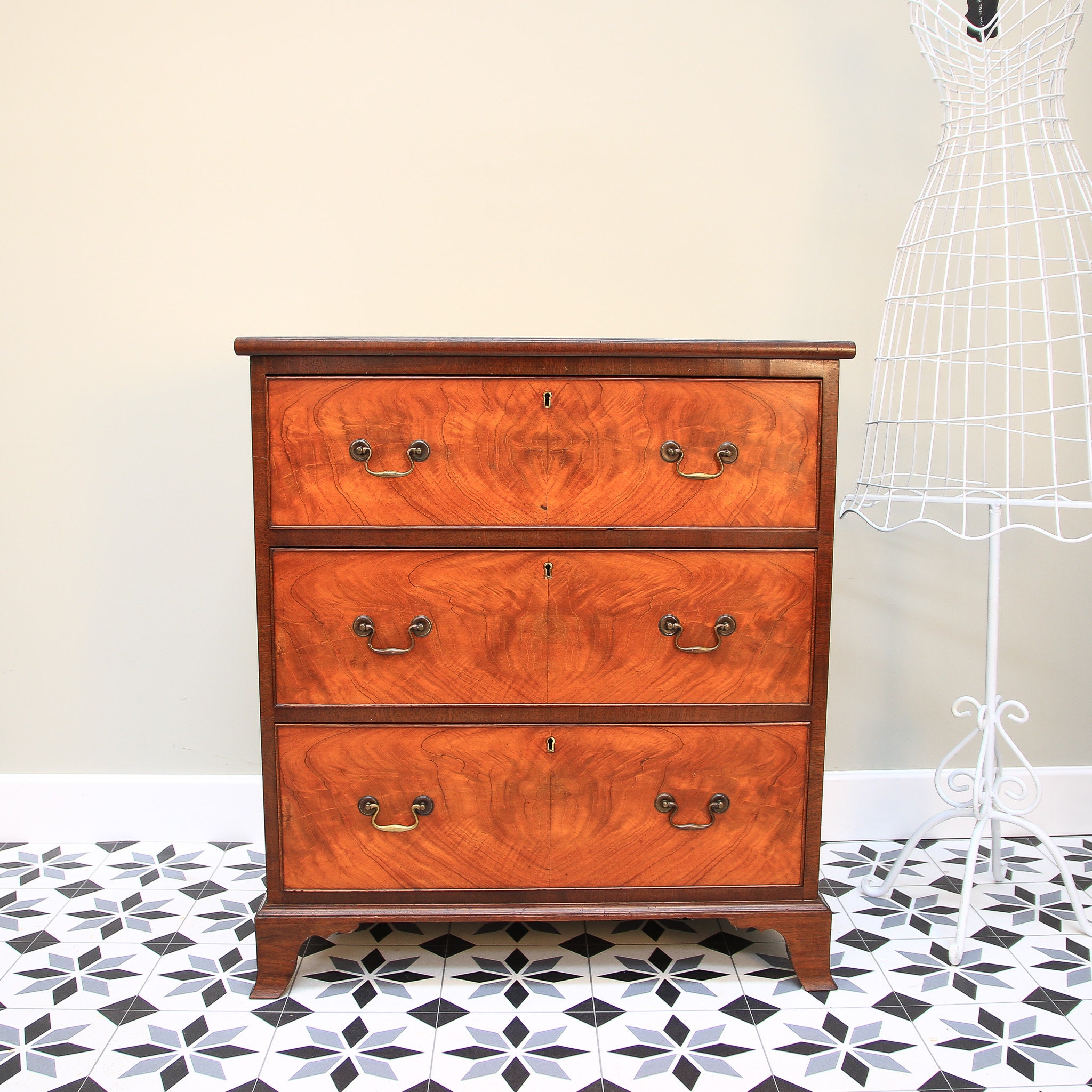 Antique Chest of Draws Georgian Style Mahogany Chest of Three Graduated ...